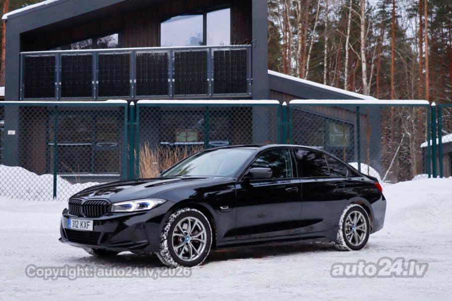 Melns BMW 3 Series 2022 Tallina, ar dzinēja tilpumu 2.00 L un nobraukumu 65 tūkst. km par 32500 €, foto 1 vietnē AUTOMOTO.COM.LV