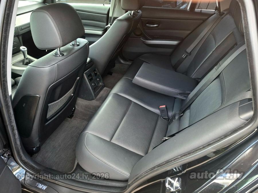 Melns BMW 3 Series 2006 Tartu, ar dzinēja tilpumu 3.00 L un nobraukumu 211 tūkst. km par 6990 €, foto 12 vietnē AUTOMOTO.COM.LV