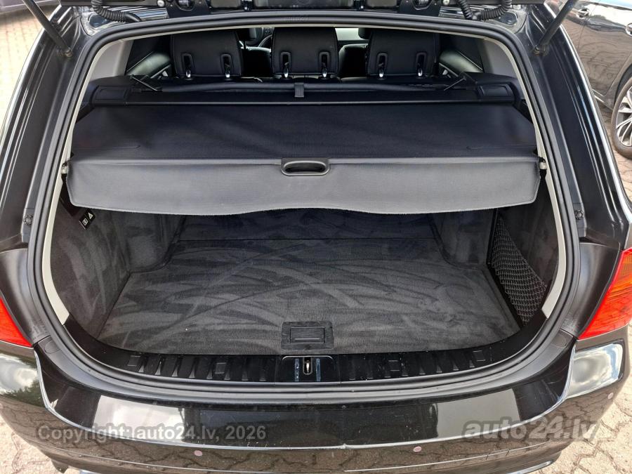Melns BMW 3 Series 2006 Tartu, ar dzinēja tilpumu 3.00 L un nobraukumu 211 tūkst. km par 6990 €, foto 13 vietnē AUTOMOTO.COM.LV