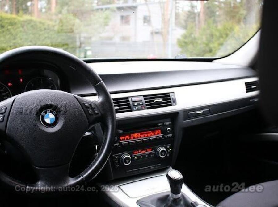 Melns BMW 3 Series 2009 Tallina, ar dzinēja tilpumu 2.00 L un nobraukumu 293 tūkst. km par 4599 €, foto 11 vietnē AUTOMOTO.COM.LV