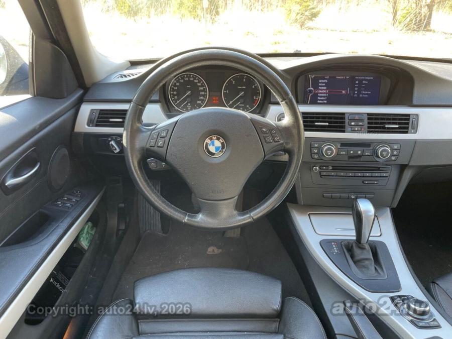 Melns BMW 3 Series 2009 Tallina, ar dzinēja tilpumu 2.00 L un nobraukumu 275 tūkst. km par 4990 €, foto 12 vietnē AUTOMOTO.COM.LV