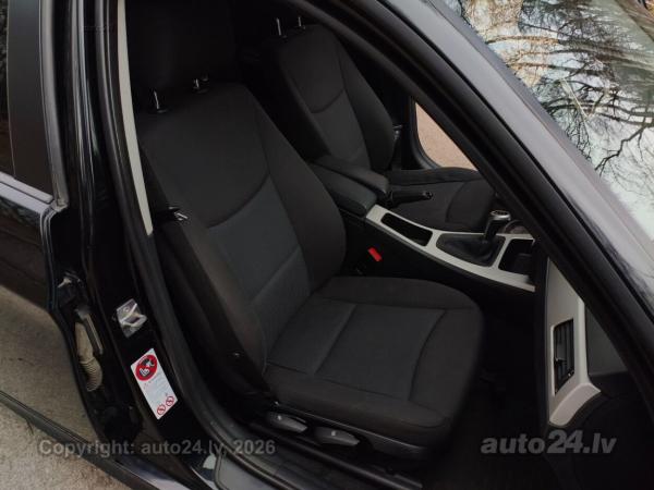 Black BMW 3 Series 2010 in Tallinn, with an engine capacity of 2.00 L and mileage of 310 thousand km for 3500 €, photo 11 on AUTOMOTO.COM.LV