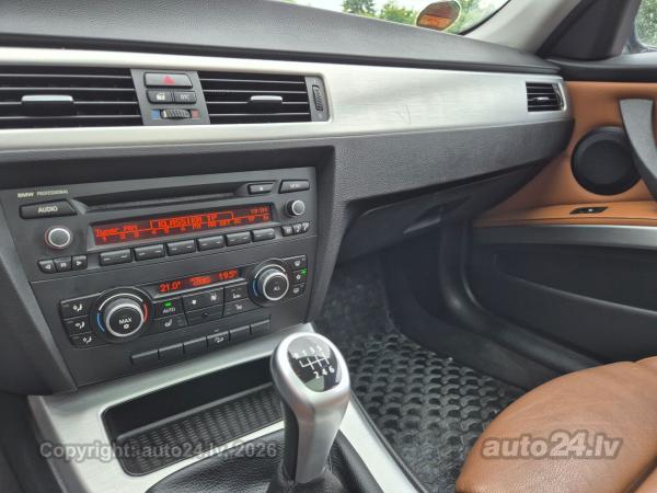 Black BMW 3 Series 2010 in Tartu, with an engine capacity of 3.00 L and mileage of 251 thousand km for 7990 €, photo 5 on AUTOMOTO.COM.LV