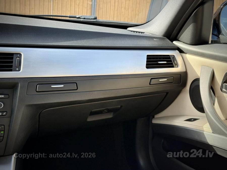 Melns BMW 3 Series 2010 Tallina, ar dzinēja tilpumu 3.00 L un nobraukumu 213 tūkst. km par 16500 €, foto 23 vietnē AUTOMOTO.COM.LV