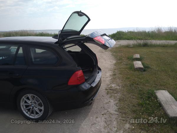 Melns BMW 3 Series 2010 Kuresāre, ar dzinēja tilpumu 2.00 L un nobraukumu 235 tūkst. km par 6500 €, foto 5 vietnē AUTOMOTO.COM.LV