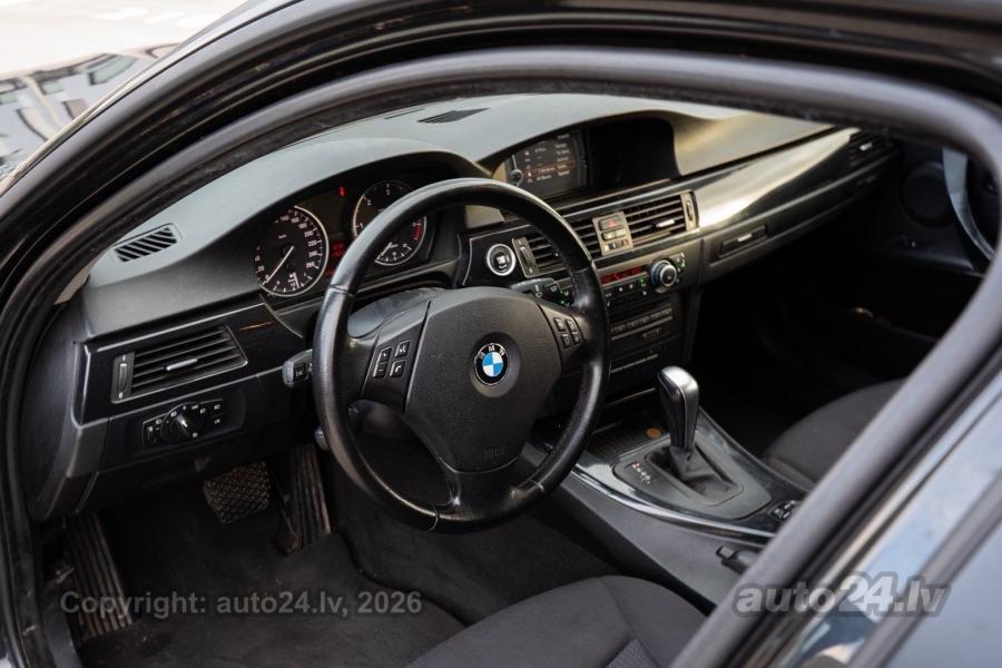 Melns BMW 3 Series 2010 Tallina, ar dzinēja tilpumu 2.00 L un nobraukumu 0 tūkst. km par 3800 €, foto 7 vietnē AUTOMOTO.COM.LV