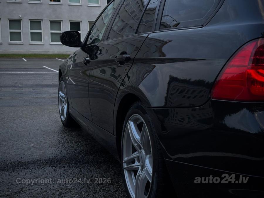 Melns BMW 3 Series 2010 Tallina, ar dzinēja tilpumu 2.00 L un nobraukumu 240 tūkst. km par 6300 €, foto 8 vietnē AUTOMOTO.COM.LV