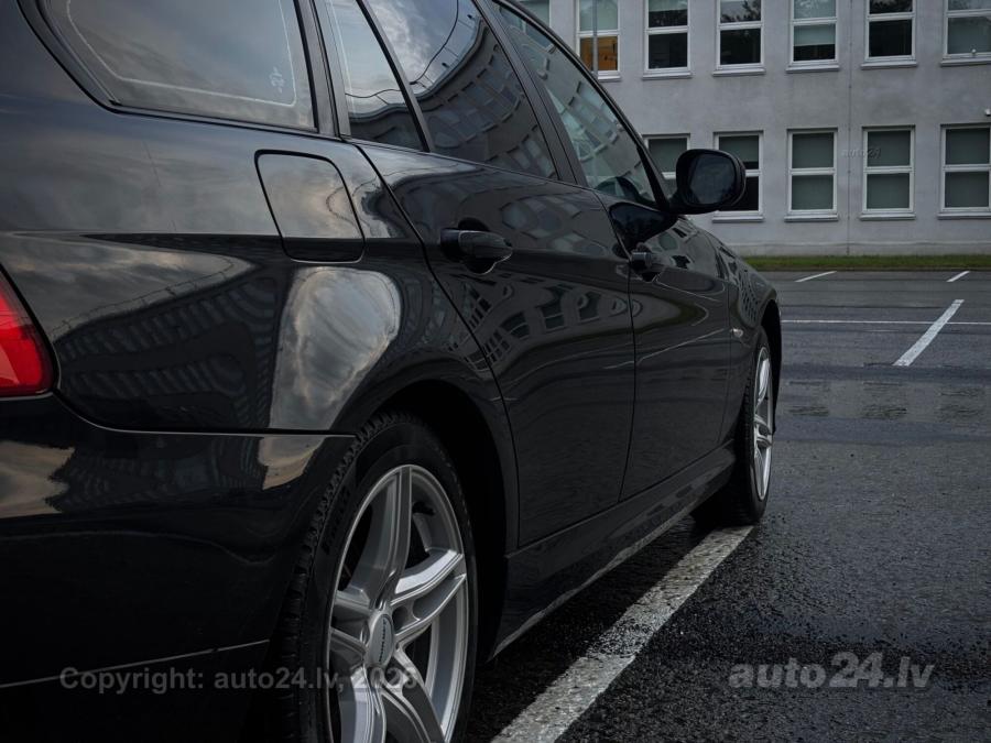 Melns BMW 3 Series 2010 Tallina, ar dzinēja tilpumu 2.00 L un nobraukumu 240 tūkst. km par 6300 €, foto 9 vietnē AUTOMOTO.COM.LV