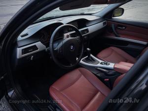 Melns BMW 3 Series 2010 Tallina, ar dzinēja tilpumu 2.00 L un nobraukumu 240 tūkst. km par 6300 €, foto 10 vietnē AUTOMOTO.COM.LV