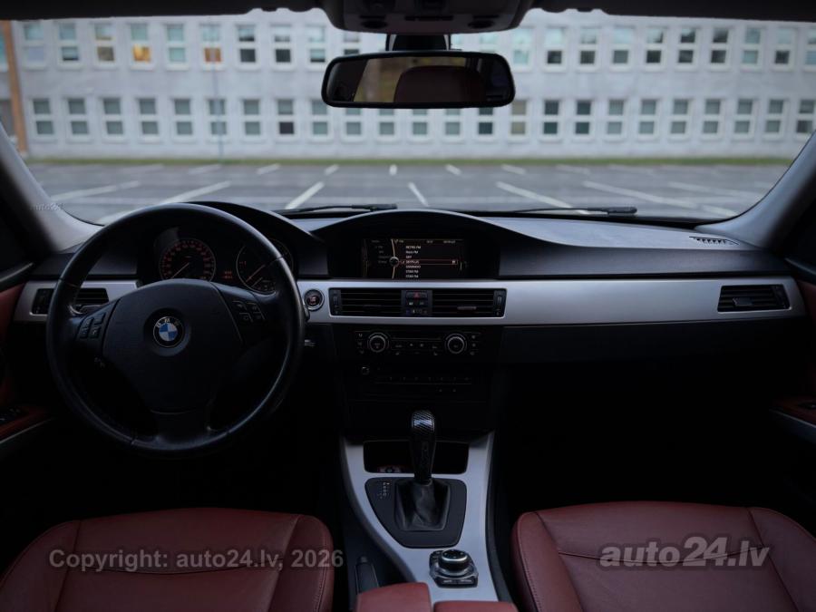 Melns BMW 3 Series 2010 Tallina, ar dzinēja tilpumu 2.00 L un nobraukumu 240 tūkst. km par 6300 €, foto 12 vietnē AUTOMOTO.COM.LV