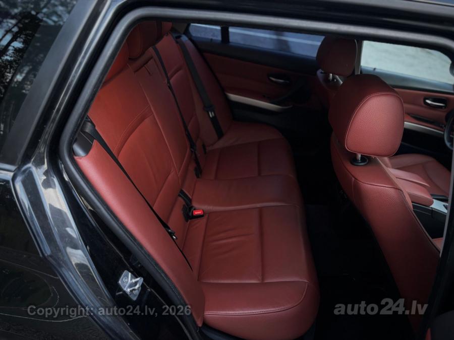 Melns BMW 3 Series 2010 Tallina, ar dzinēja tilpumu 2.00 L un nobraukumu 240 tūkst. km par 6300 €, foto 15 vietnē AUTOMOTO.COM.LV