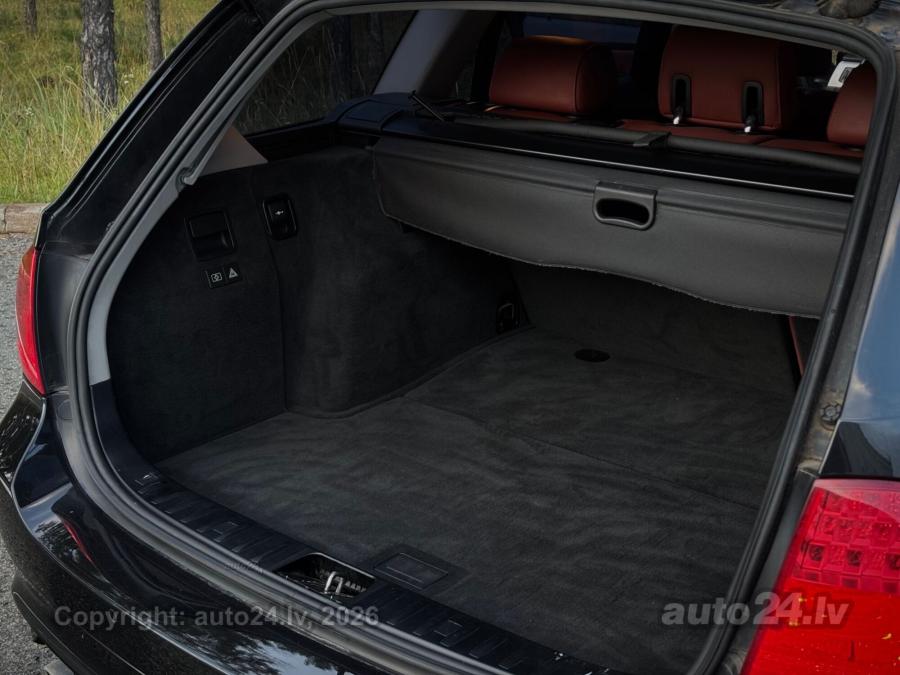 Melns BMW 3 Series 2010 Tallina, ar dzinēja tilpumu 2.00 L un nobraukumu 240 tūkst. km par 6300 €, foto 16 vietnē AUTOMOTO.COM.LV