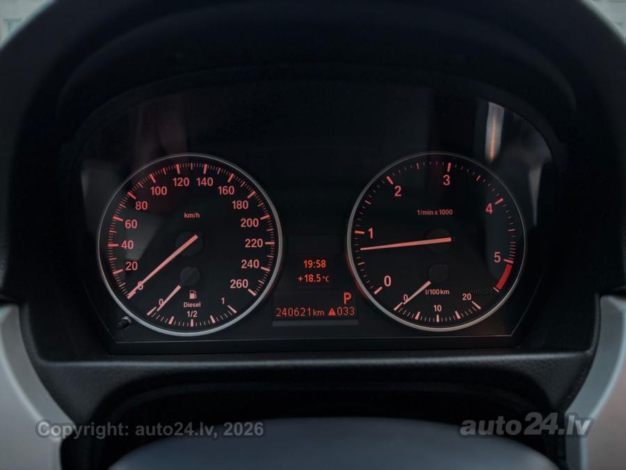 Melns BMW 3 Series 2010 Tallina, ar dzinēja tilpumu 2.00 L un nobraukumu 240 tūkst. km par 6300 €, foto 17 vietnē AUTOMOTO.COM.LV