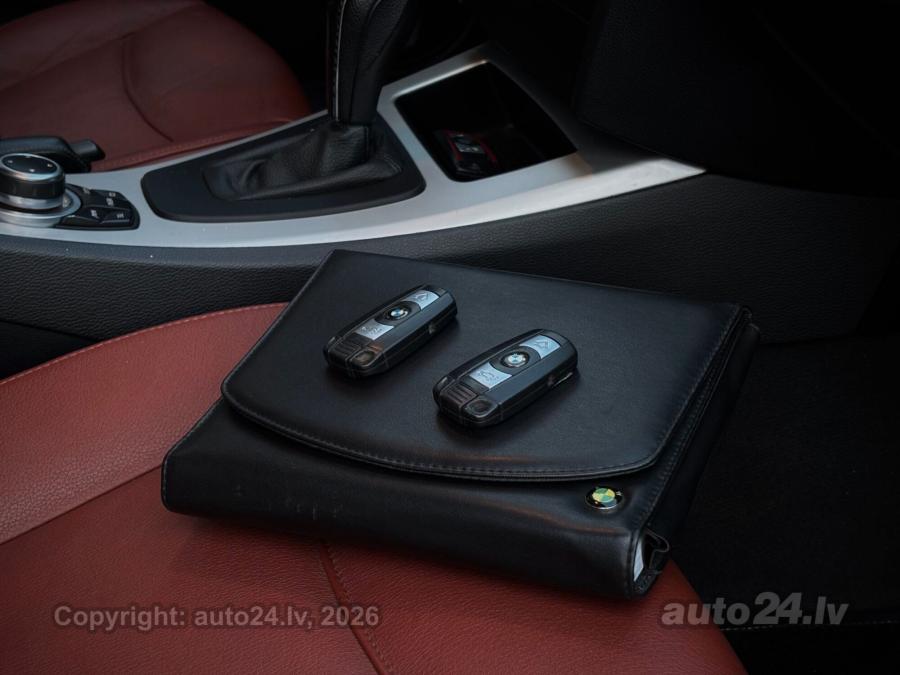 Melns BMW 3 Series 2010 Tallina, ar dzinēja tilpumu 2.00 L un nobraukumu 240 tūkst. km par 6300 €, foto 23 vietnē AUTOMOTO.COM.LV