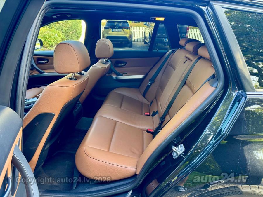 Black BMW 3 Series 2010 in Tallinn, with an engine capacity of 3.00 L and mileage of 299 thousand km for 10900 €, photo 23 on AUTOMOTO.COM.LV