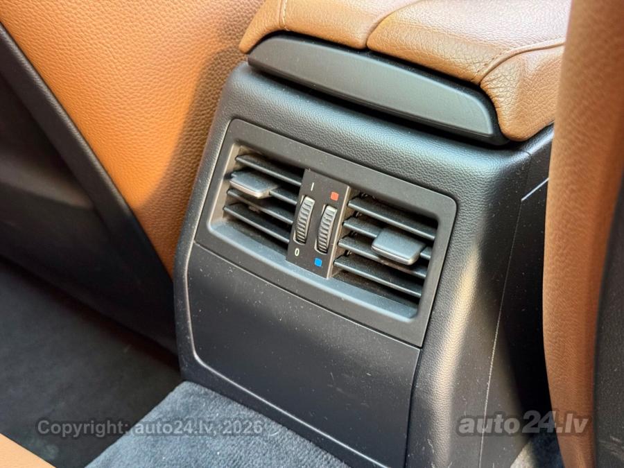 Black BMW 3 Series 2010 in Tallinn, with an engine capacity of 3.00 L and mileage of 299 thousand km for 10900 €, photo 33 on AUTOMOTO.COM.LV