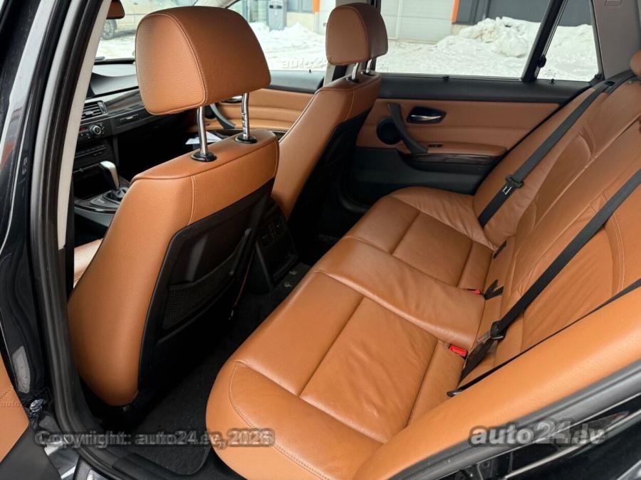 Melns BMW 3 Series 2011 Kuresāre, ar dzinēja tilpumu 2.00 L un nobraukumu 293 tūkst. km par 6750 €, foto 14 vietnē AUTOMOTO.COM.LV