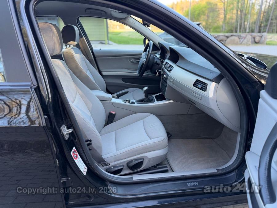 Black BMW 3 Series 2011 in Parnu, with an engine capacity of 2.00 L and mileage of 290 thousand km for 4700 €, photo 13 on AUTOMOTO.COM.LV