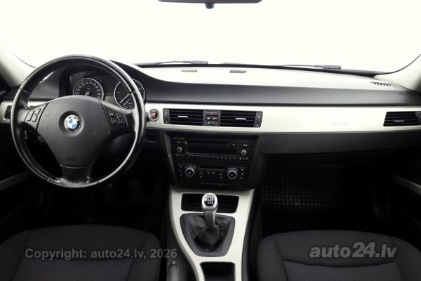 Black BMW 3 Series 2011 in Tallinn, with an engine capacity of 2.00 L and mileage of 346 thousand km for 3299 €, photo 5 on AUTOMOTO.COM.LV