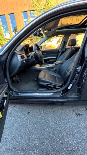 Black BMW 3 Series 2011 in Tallinn, with an engine capacity of 2.00 L and mileage of 282 thousand km for 5999 €, photo 13 on AUTOMOTO.COM.LV