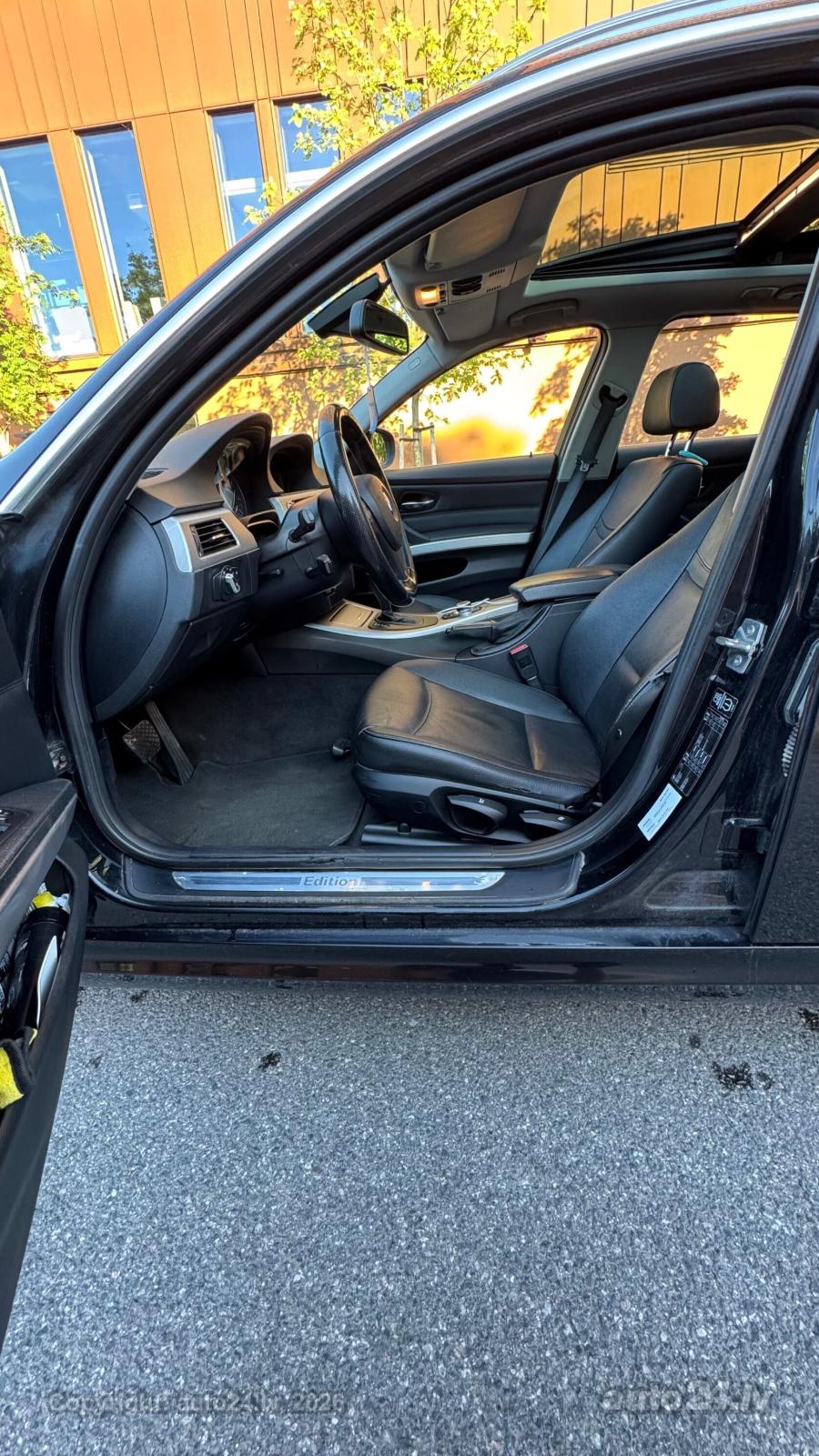 Black BMW 3 Series 2011 in Tallinn, with an engine capacity of 2.00 L and mileage of 282 thousand km for 5999 €, photo 13 on AUTOMOTO.COM.LV