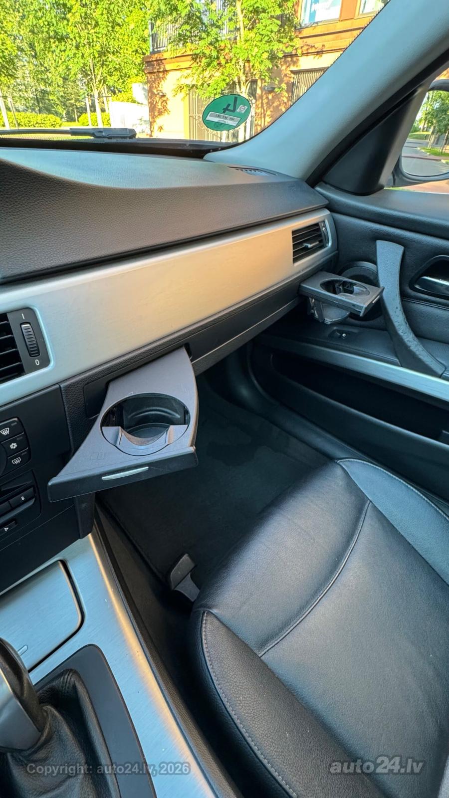 Black BMW 3 Series 2011 in Tallinn, with an engine capacity of 2.00 L and mileage of 282 thousand km for 5999 €, photo 25 on AUTOMOTO.COM.LV