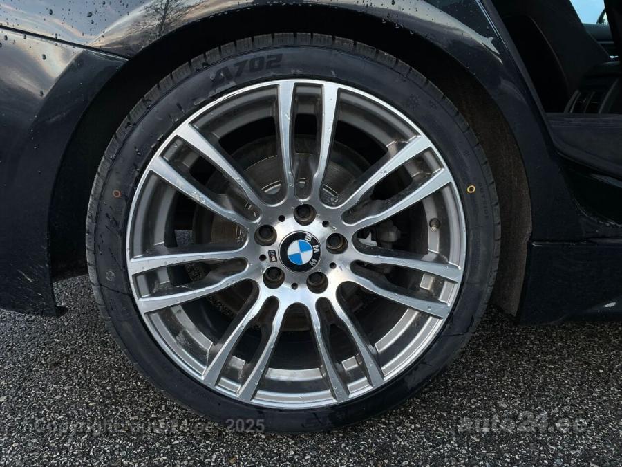Melns BMW 3 Series 2015 Tallina, ar dzinēja tilpumu 2.00 L un nobraukumu 77 tūkst. km par 9700 €, foto 19 vietnē AUTOMOTO.COM.LV