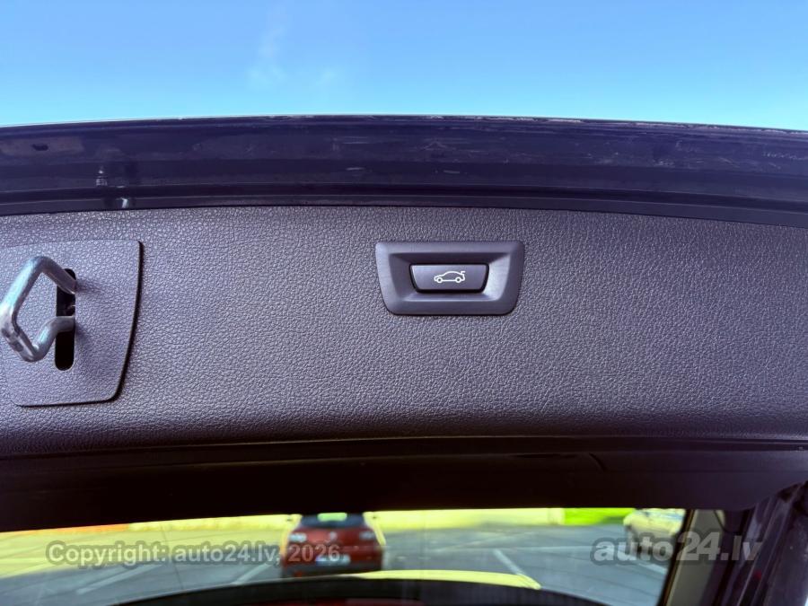 Black BMW 3 Series 2016 in Tallinn, with an engine capacity of 2.00 L and mileage of 284 thousand km for 14999 €, photo 12 on AUTOMOTO.COM.LV