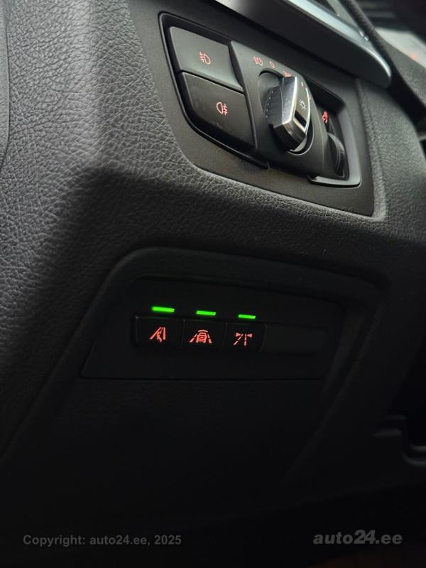 Black BMW 3 Series 2018 in Keila, with an engine capacity of 2.00 L and mileage of 213 thousand km for 14300 €, photo 11 on AUTOMOTO.COM.LV