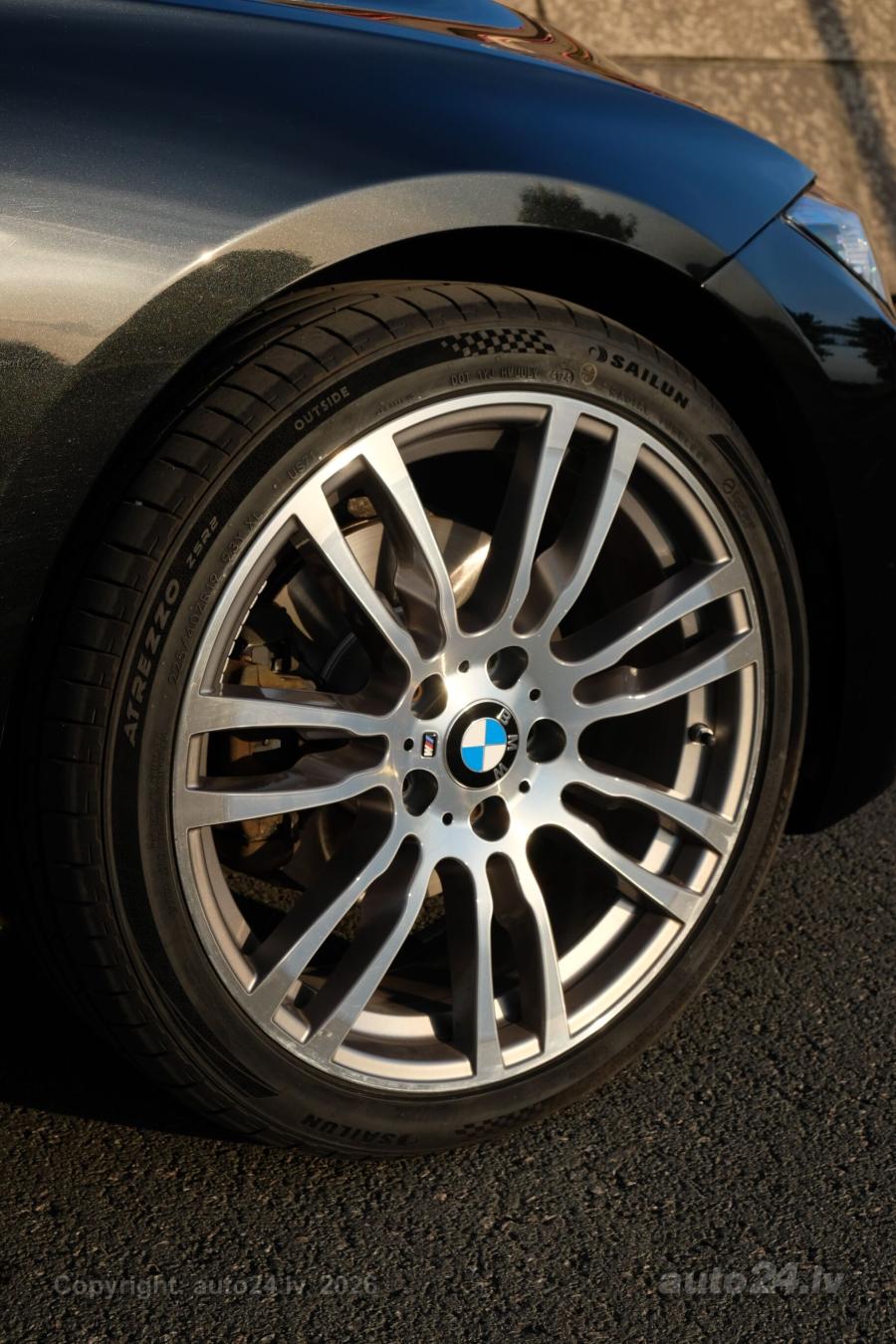 Black BMW 3 Series 2019 in Tallinn, with an engine capacity of 2.00 L and mileage of 115 thousand km for 19990 €, photo 25 on AUTOMOTO.COM.LV