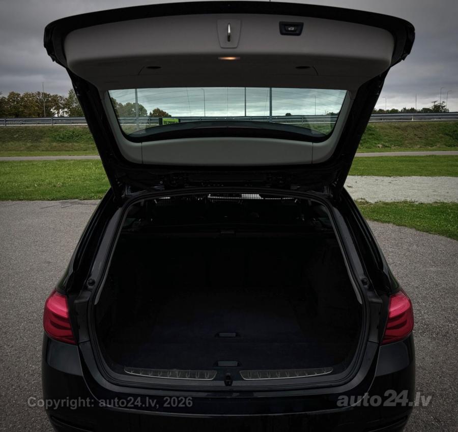 Black BMW 3 Series 2019 in Tallinn, with an engine capacity of 2.00 L and mileage of 267 thousand km for 10299 €, photo 11 on AUTOMOTO.COM.LV