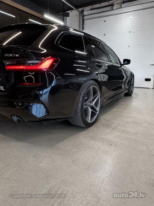 Melns BMW 3 Series 2021 Tallina, ar dzinēja tilpumu 2.00 L un nobraukumu 110 tūkst. km par 33400 €, foto 10 vietnē AUTOMOTO.COM.LV
