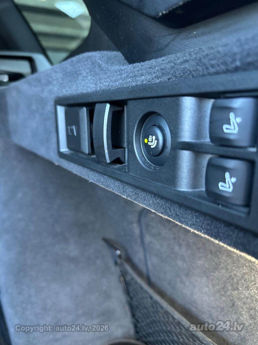 Black BMW 3 Series 2021 in Riga, with an engine capacity of 2.00 L and mileage of 126 thousand km for 25000 €, photo 27 on AUTOMOTO.COM.LV