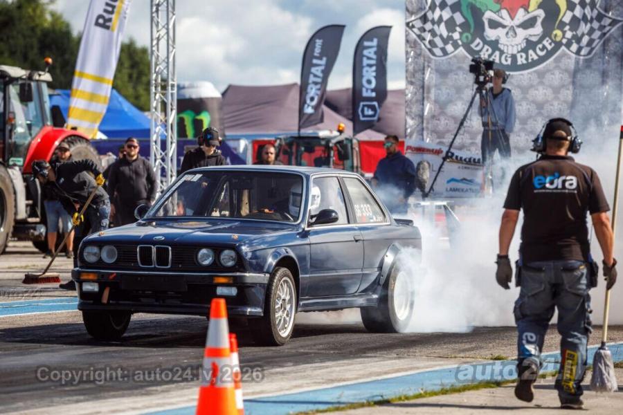 Blue BMW 3 Series 1985 in Tallinn, with an engine capacity of 2.00 L and mileage of 0 thousand km for 7000 €, photo 3 on AUTOMOTO.COM.LV