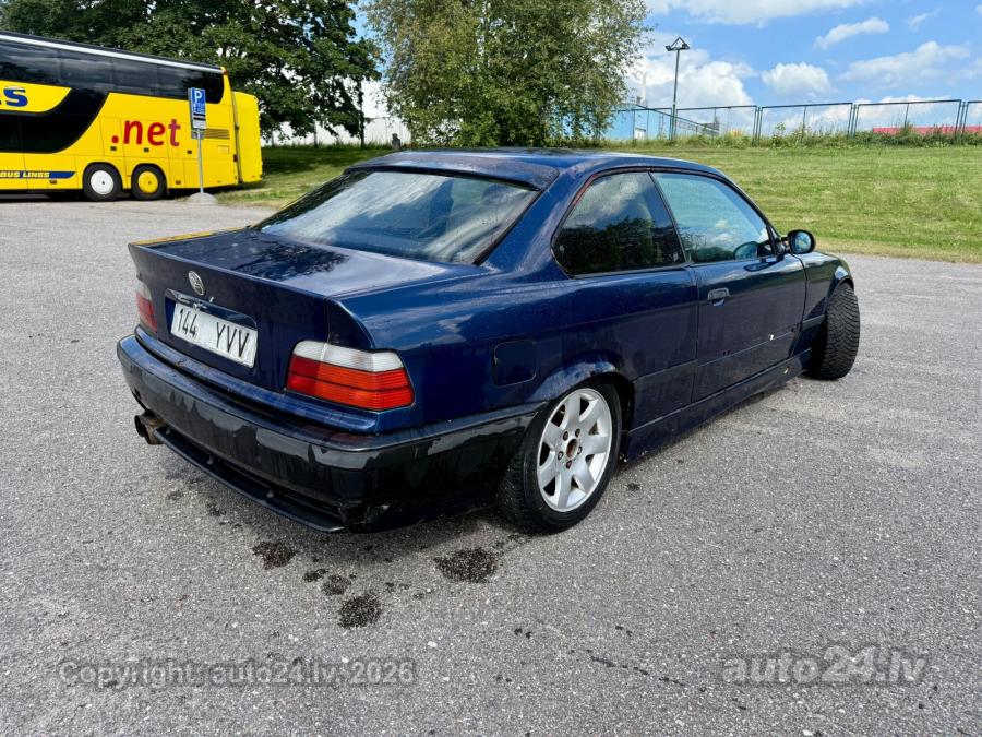 Zils BMW 3 Series 1992 Tallina, ar dzinēja tilpumu 1.80 L un nobraukumu 0 tūkst. km par 1999 €, foto 5 vietnē AUTOMOTO.COM.LV