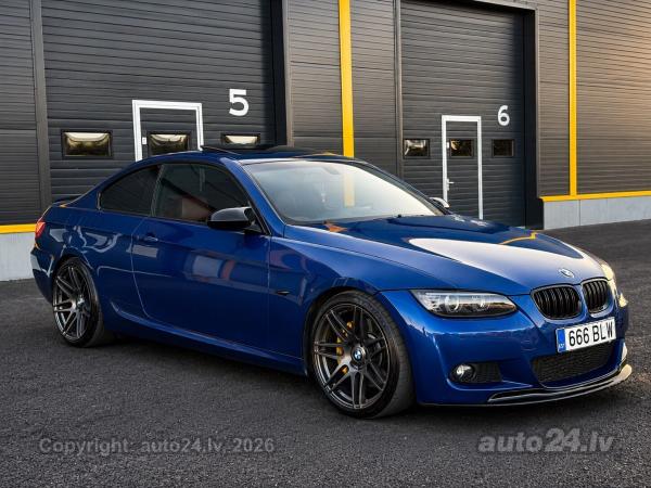Zils BMW 3 Series 2009 Tallina, ar dzinēja tilpumu 3.00 L un nobraukumu 253 tūkst. km par 17990 €, foto 4 vietnē AUTOMOTO.COM.LV