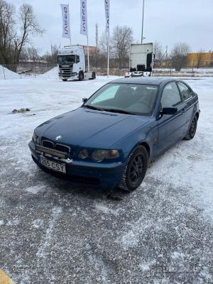 Zils BMW 3 Series 2001 Tallina, ar dzinēja tilpumu 1.80 L un nobraukumu 200 tūkst. km par 2900 €, foto  vietnē AUTOMOTO.COM.LV