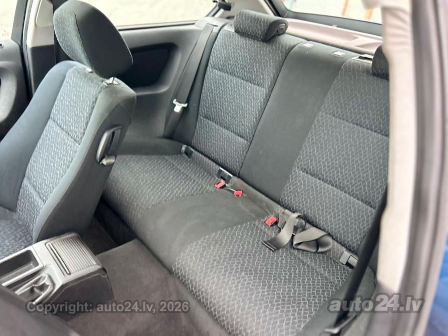 Zils BMW 3 Series 2003 Tartu, ar dzinēja tilpumu 1.80 L un nobraukumu 196 tūkst. km par 1800 €, foto 11 vietnē AUTOMOTO.COM.LV