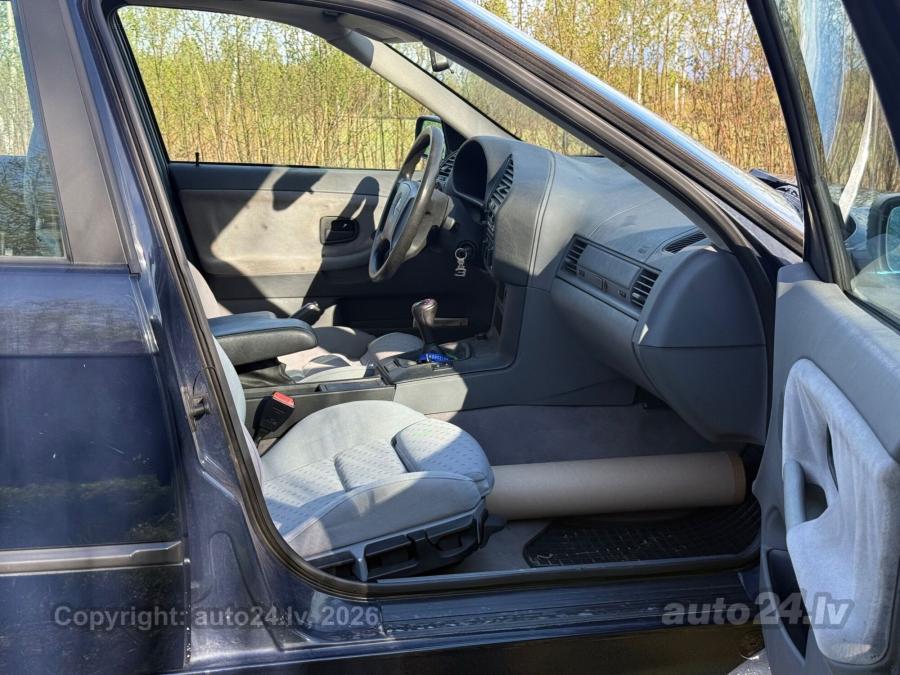 Zils BMW 3 Series 1995 Tallina, ar dzinēja tilpumu 2.80 L un nobraukumu 201 tūkst. km par 7000 €, foto 8 vietnē AUTOMOTO.COM.LV