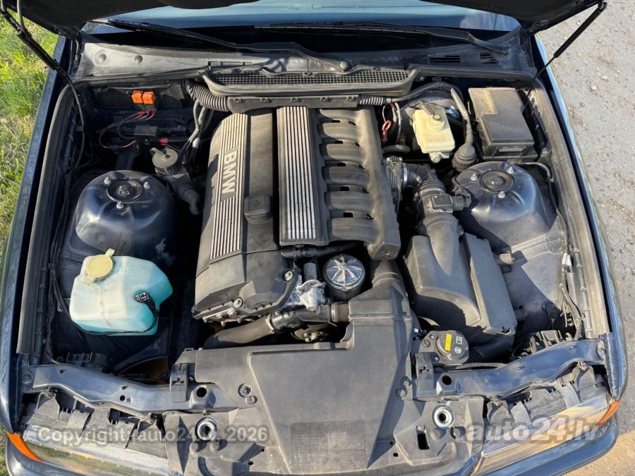 Zils BMW 3 Series 1995 Tallina, ar dzinēja tilpumu 2.80 L un nobraukumu 201 tūkst. km par 7000 €, foto 15 vietnē AUTOMOTO.COM.LV