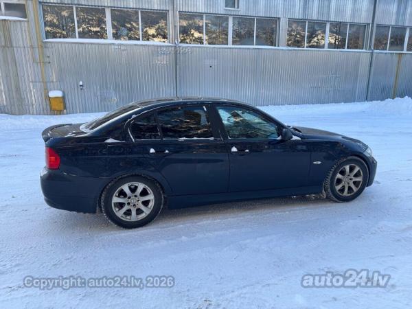 Zils BMW 3 Series 2005 Tallina, ar dzinēja tilpumu 2.00 L un nobraukumu 356 tūkst. km par 2290 €, foto 5 vietnē AUTOMOTO.COM.LV