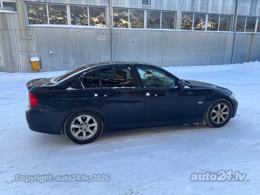 Zils BMW 3 Series 2005 Tallina, ar dzinēja tilpumu 2.00 L un nobraukumu 356 tūkst. km par 2290 €, foto 5 vietnē AUTOMOTO.COM.LV