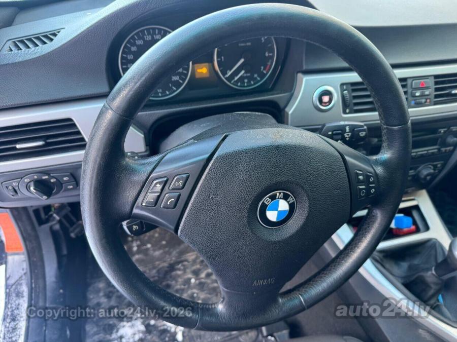 Zils BMW 3 Series 2005 Tallina, ar dzinēja tilpumu 2.00 L un nobraukumu 356 tūkst. km par 2290 €, foto 14 vietnē AUTOMOTO.COM.LV