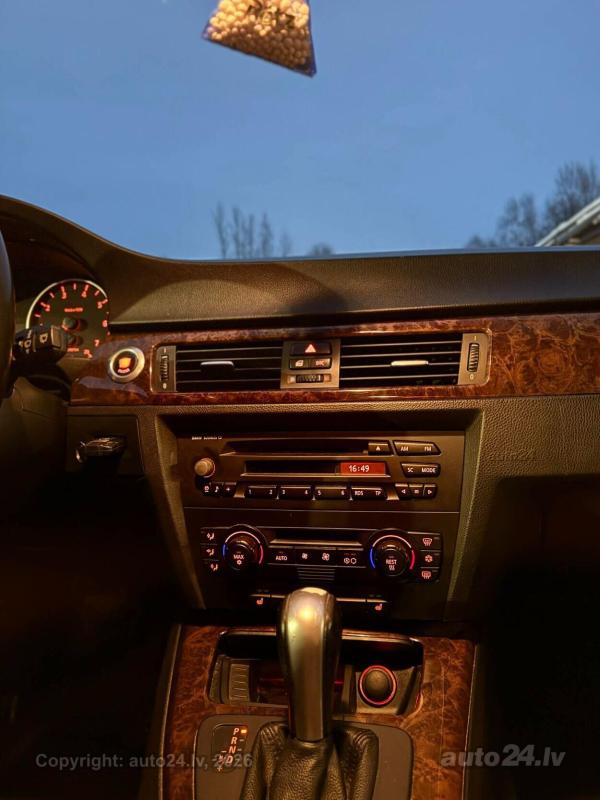 Zils BMW 3 Series 2005 Tallina, ar dzinēja tilpumu 2.00 L un nobraukumu 308 tūkst. km par 3999 €, foto 11 vietnē AUTOMOTO.COM.LV