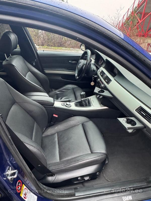 Zils BMW 3 Series 2007 Tallina, ar dzinēja tilpumu 3.00 L un nobraukumu 296 tūkst. km par 7500 €, foto 11 vietnē AUTOMOTO.COM.LV