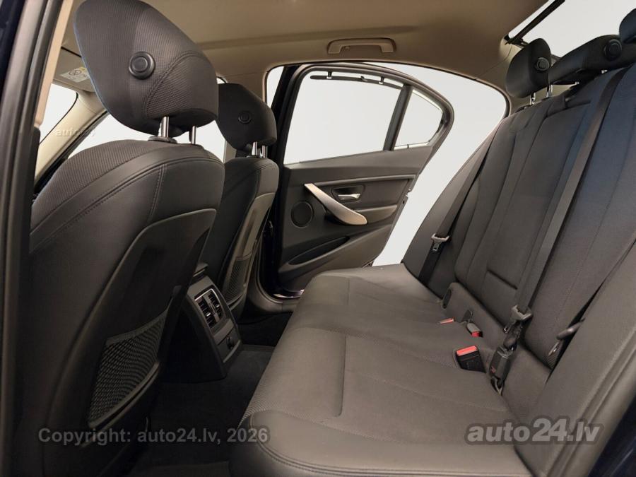 Blue BMW 3 Series 2017 in Tallinn, with an engine capacity of 2.00 L and mileage of 147 thousand km for 14490 €, photo 7 on AUTOMOTO.COM.LV