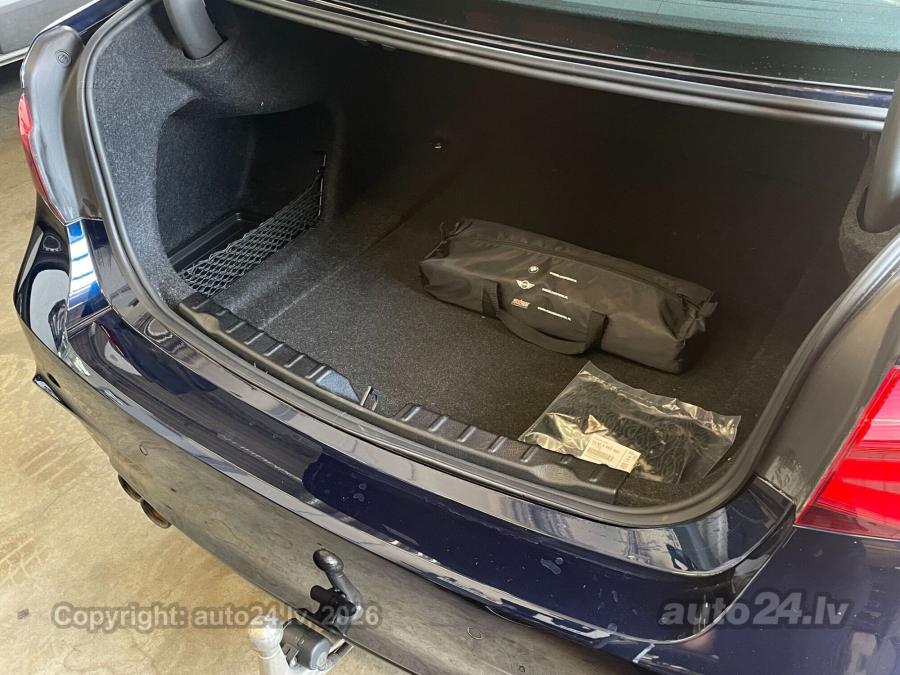 Zils BMW 3 Series 2018 Tallina, ar dzinēja tilpumu 3.00 L un nobraukumu 150 tūkst. km par 22900 €, foto 10 vietnē AUTOMOTO.COM.LV