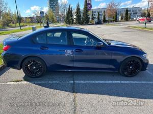 Zils BMW 3 Series 2019 Tallina, ar dzinēja tilpumu 2.00 L un nobraukumu 137 tūkst. km par 16000 €, foto 8 vietnē AUTOMOTO.COM.LV