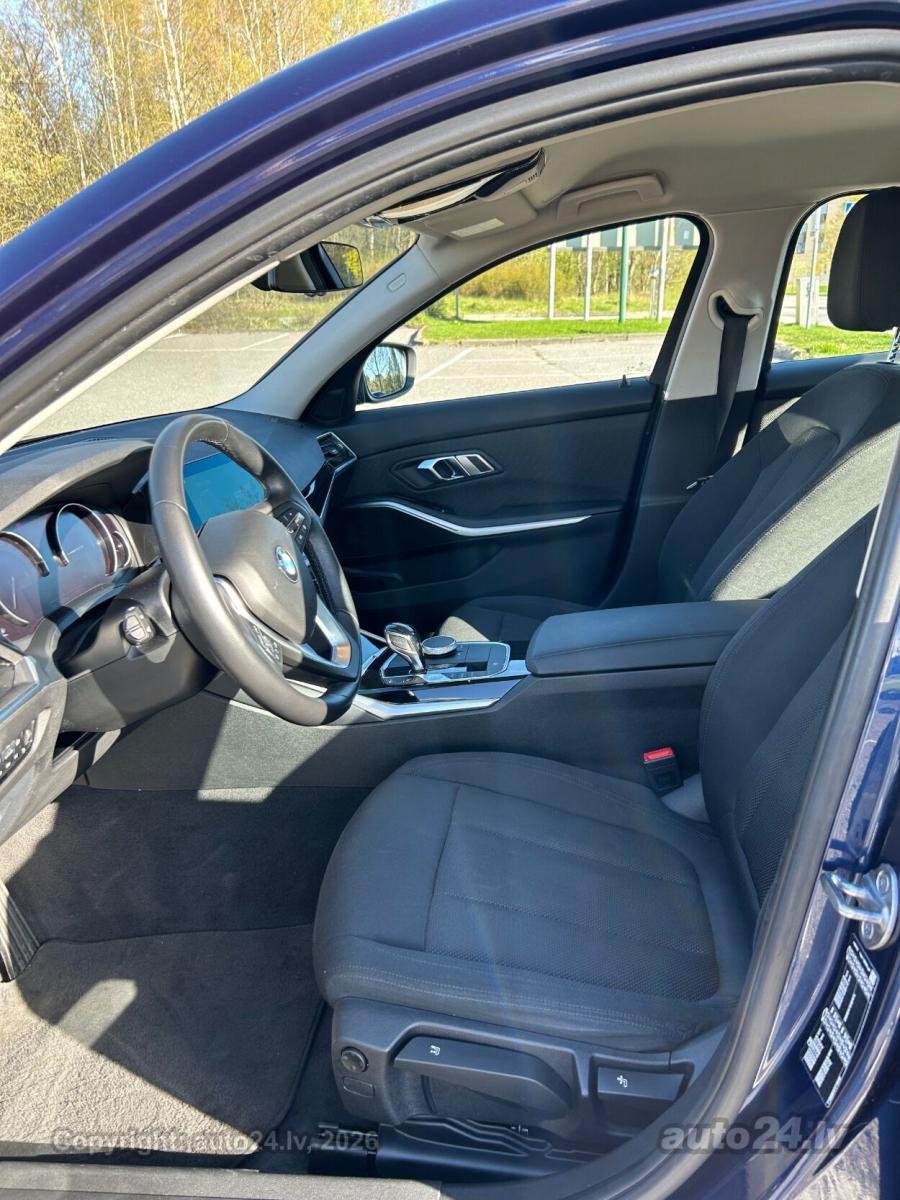 Zils BMW 3 Series 2019 Tallina, ar dzinēja tilpumu 2.00 L un nobraukumu 137 tūkst. km par 16000 €, foto 16 vietnē AUTOMOTO.COM.LV