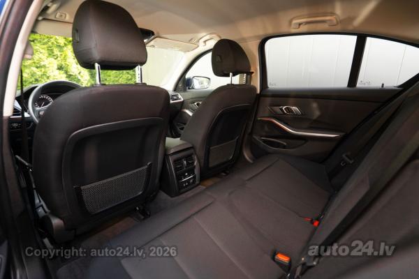 Zils BMW 3 Series 2019 Tallina, ar dzinēja tilpumu 2.00 L un nobraukumu 139 tūkst. km par 21490 €, foto 10 vietnē AUTOMOTO.COM.LV